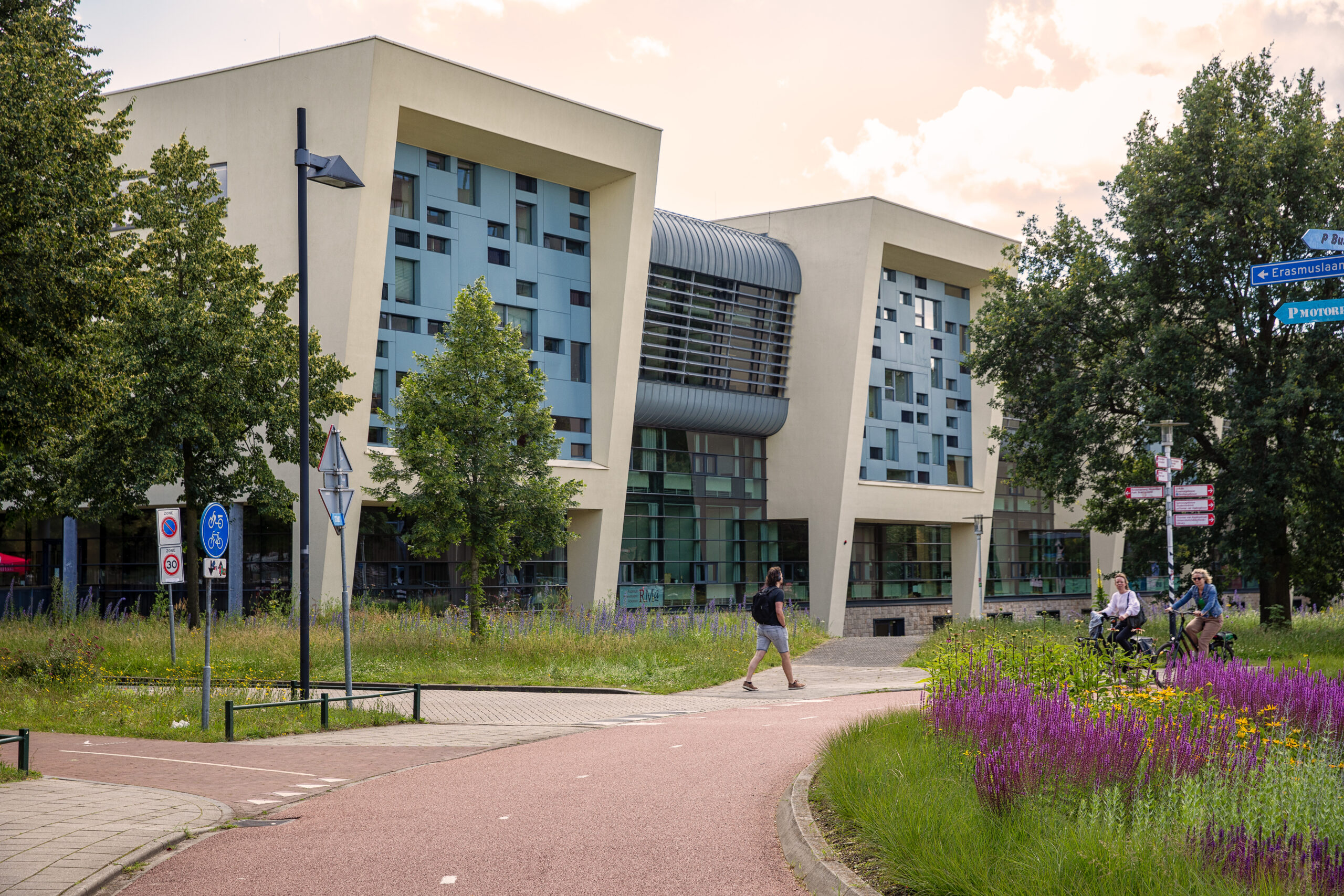 Radboud University - Kuno - Platform for Humanitarian Knowledge Exchange